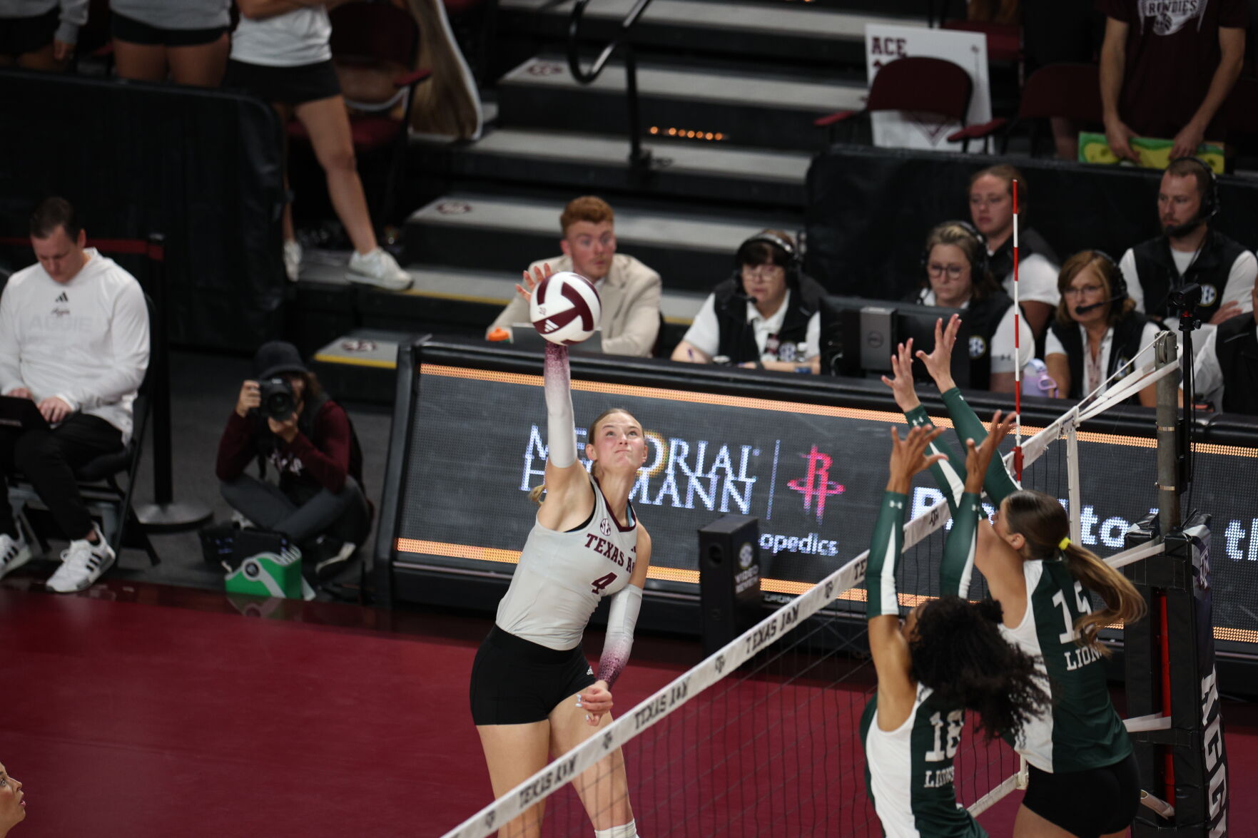 Texas A&M volleyball: Emily Hellmuth's journey to Aggieland