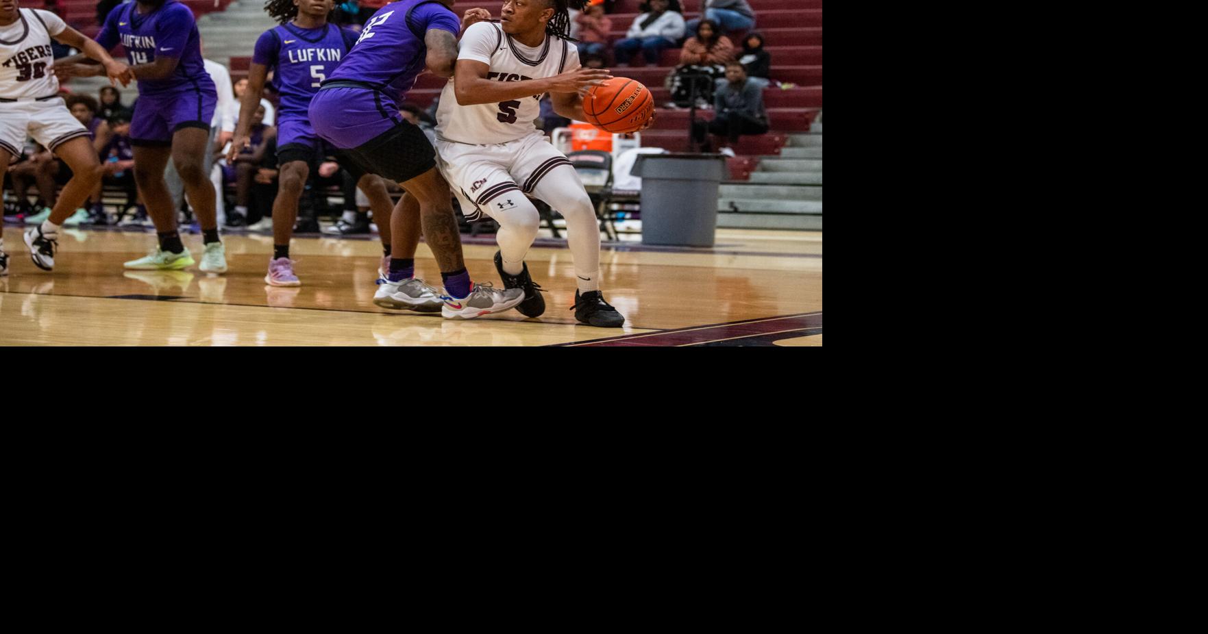 A&M Consolidated boys basketball team upsets unbeaten Lufkin