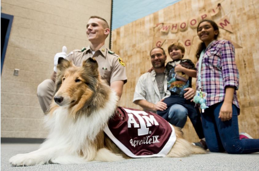 Reveille IX pays a visit to Sul Ross Elementary School