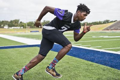 Timarcus Davis still helping lead Cougars despite injury