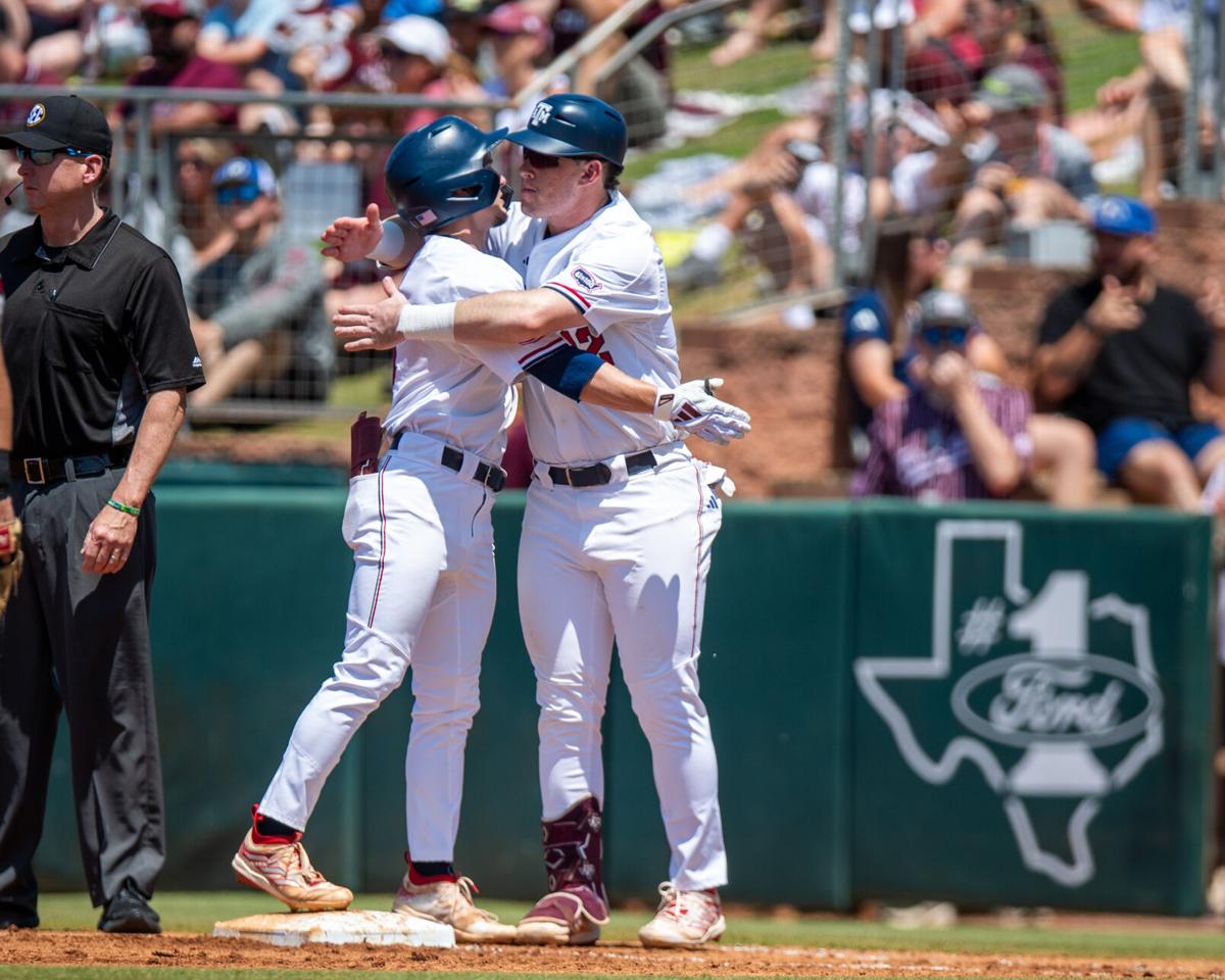 Targac heroics close Arkansas series with victory