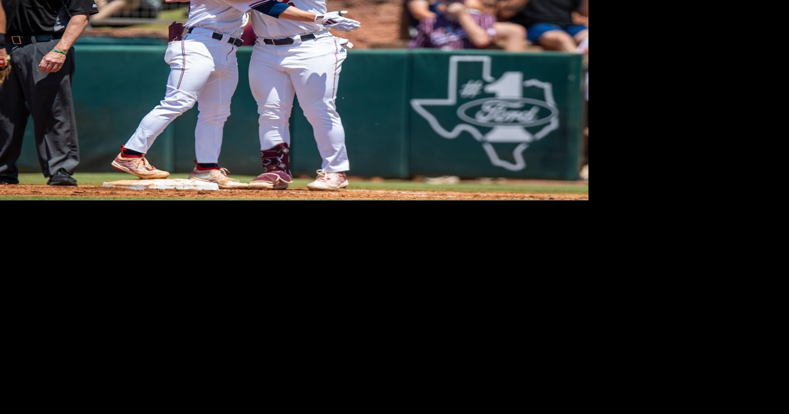 Targac heroics close Arkansas series with victory