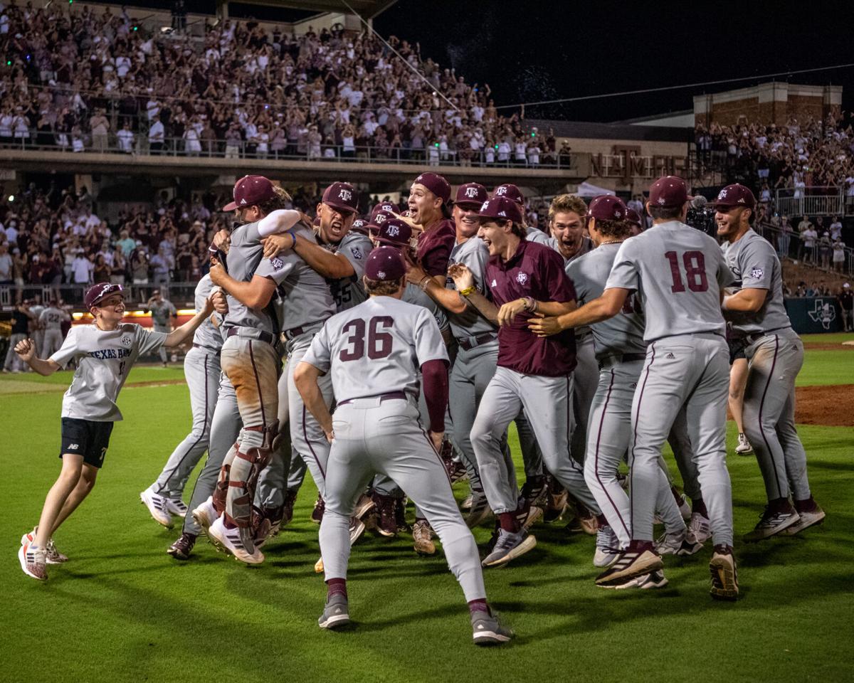 A&M blasts past Oregon, to CWS with 9-run inning, grand slam