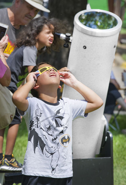 Solar eclipse welcomes Bryan students on first day of school | Local ...