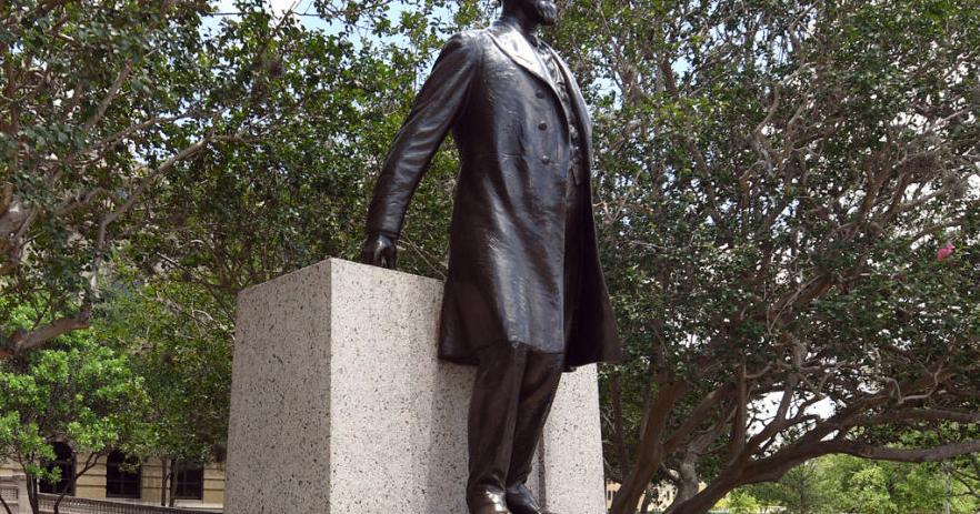 Survey: Texas A&M students divided on fate of Sul Ross statue