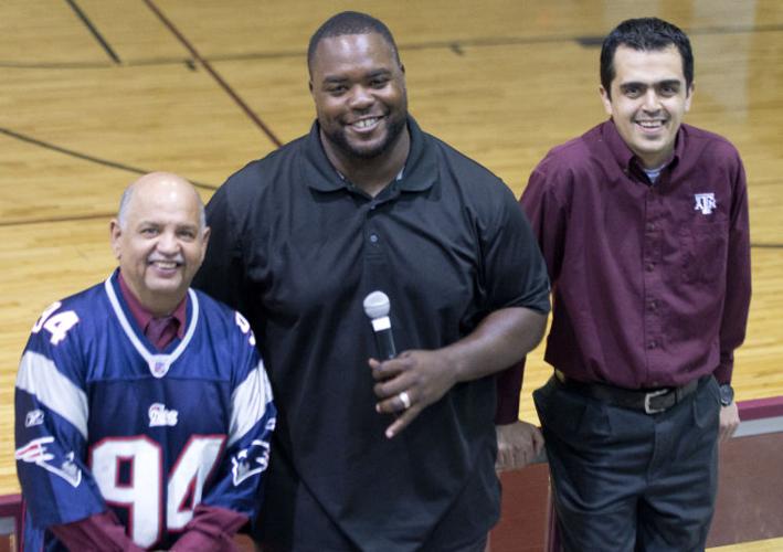 Former Texas A&M football great Ty Warren stresses need for education