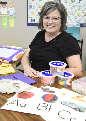 Spring Creek’s Kelly Simpson works to improve students’ reading skills