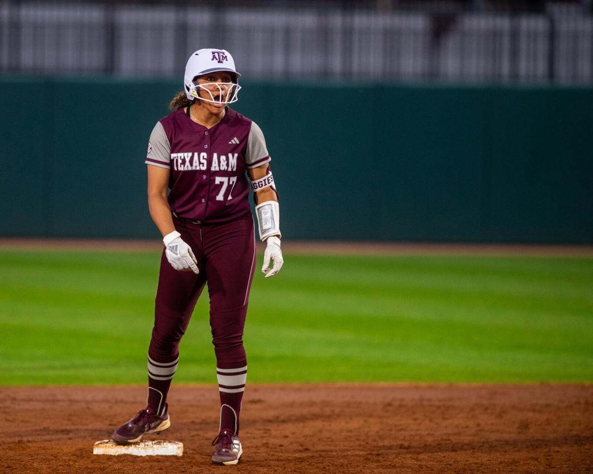 Texas A&M softball team rides big 4th inning, pitching to win over ...