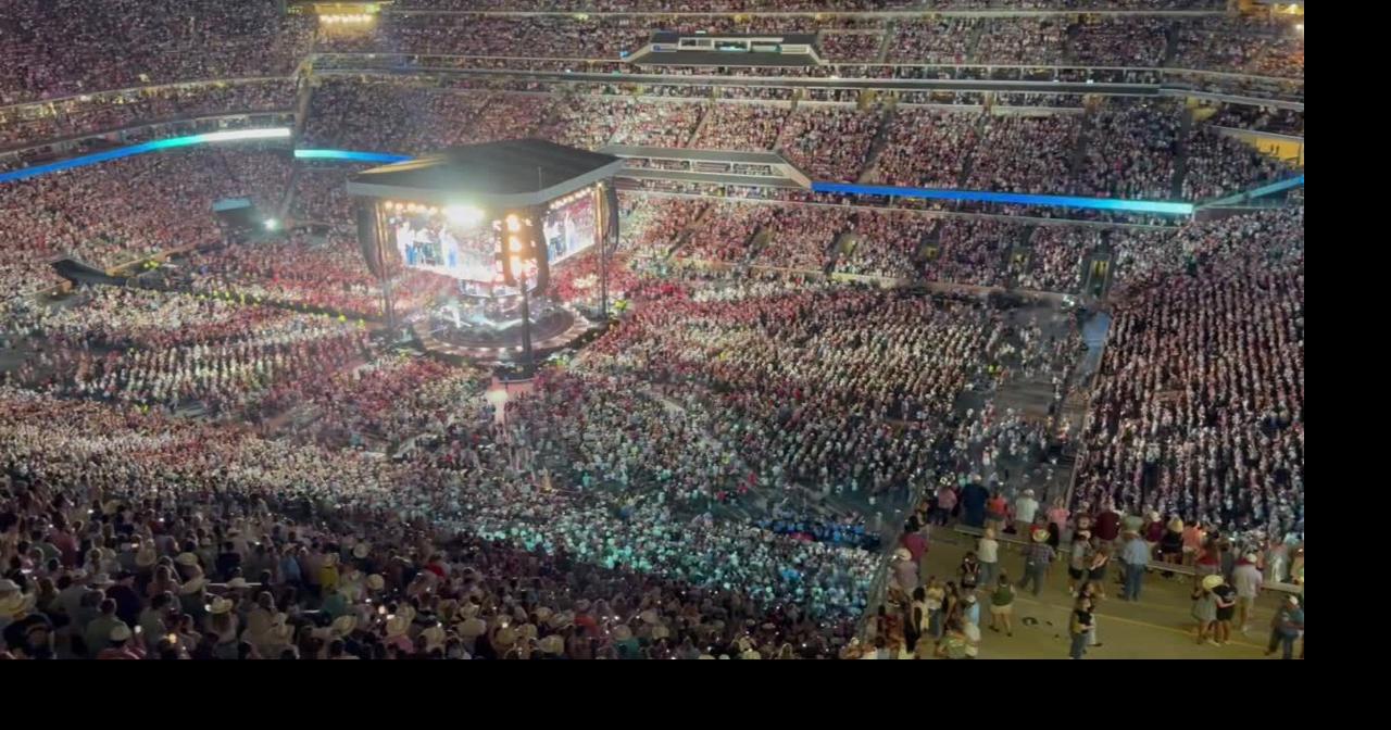 The King at Kyle Field - George Strait exits before returning for an encore