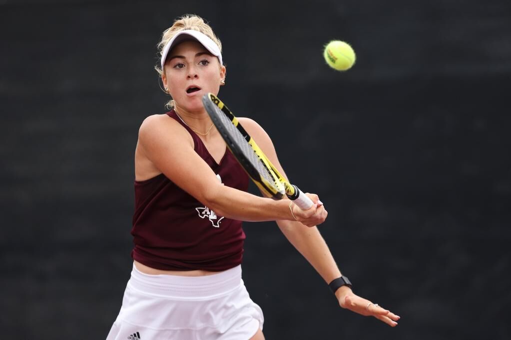 No. 11 A&M women's tennis team rolls past Kentucky