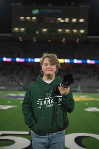 Franklin community surprises student photographer with new camera lens