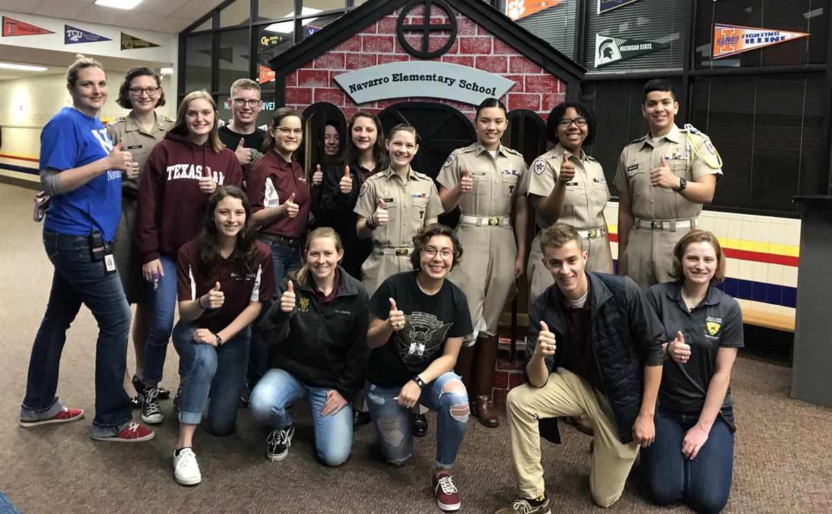 'Memories with Mom' at Navarro Elementary