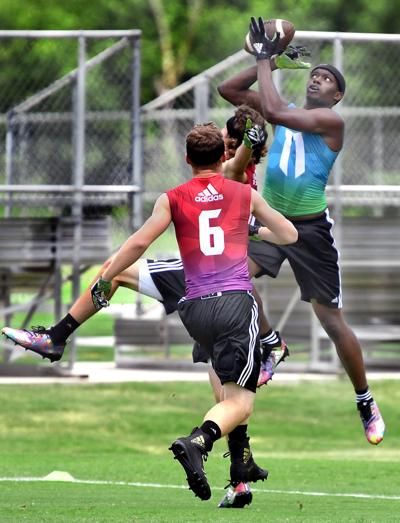 Hearne goes 2-1 in state 7-on-7 football debut
