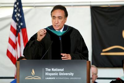 Cisneros' advice for Perry: Focus on goals in D.C.