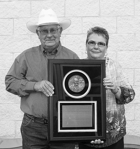 Carroll Collier receives Noble Foundation's Leonard Wyatt award