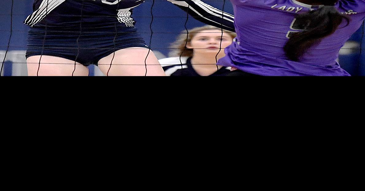 Coco Gillett making noise for Bryan volleyball team