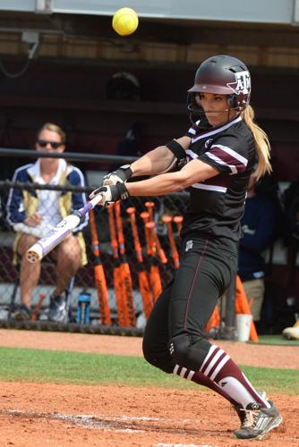 Aggie softball team splits doubleheader with Yellow Jackets