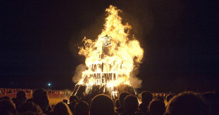 Student Bonfire unites Texas A&M students, alumni ahead of LSU game