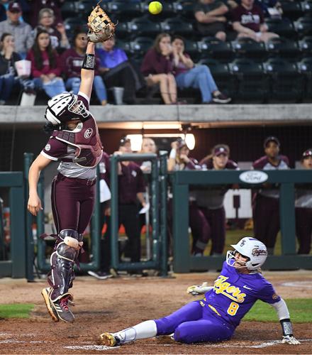 No. 10 LSU pounds five homers in 17-3 victory over Texas A&M in SEC opener
