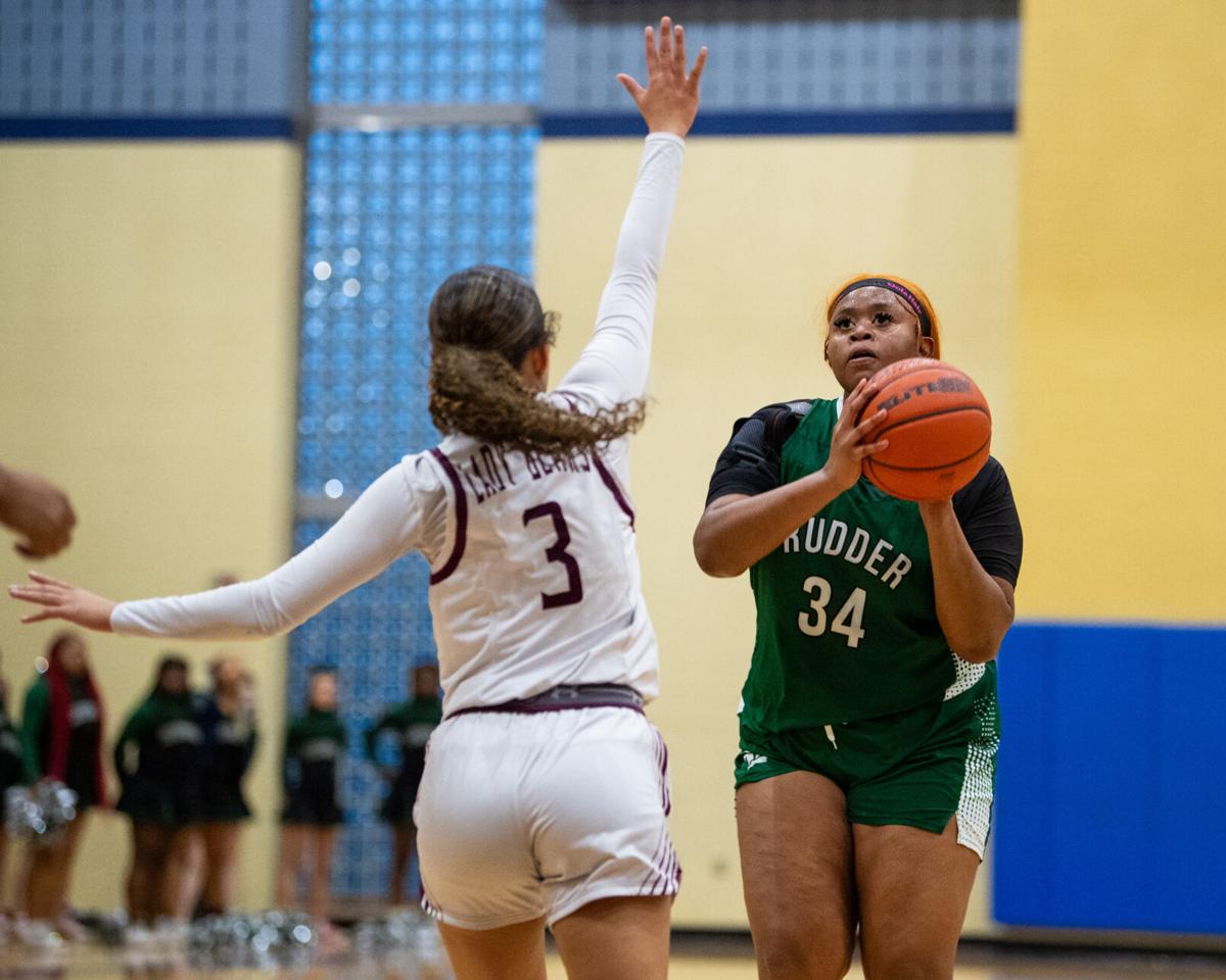 Rudder-No. 17 Barbers Hill ready for regional final clash