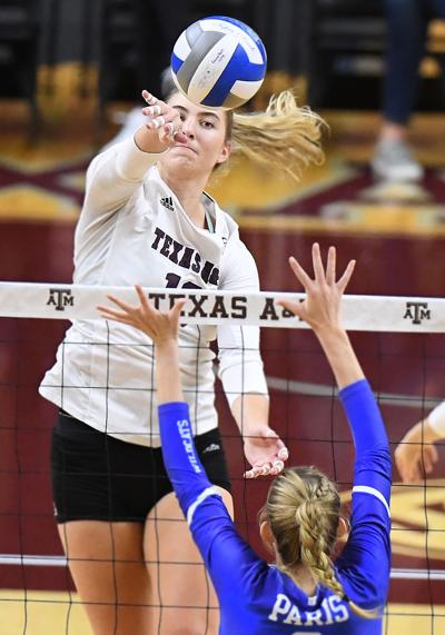 Texas A&M volleyball team falls in five sets to No. 15 Kentucky