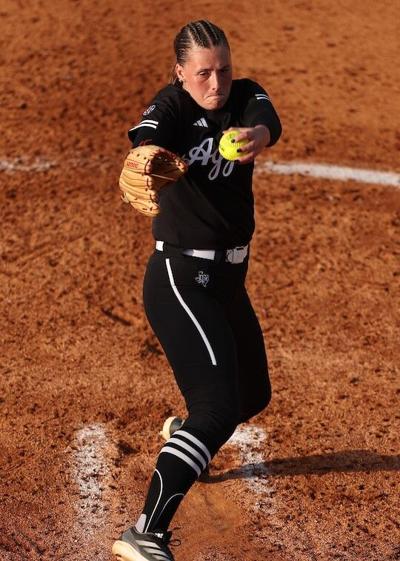 No. 2 Texas A&M softball team beats No. 5 Tennessee 1-0