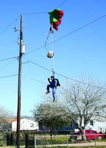 Skydiver's chute catches in power line | News | thefacts.com