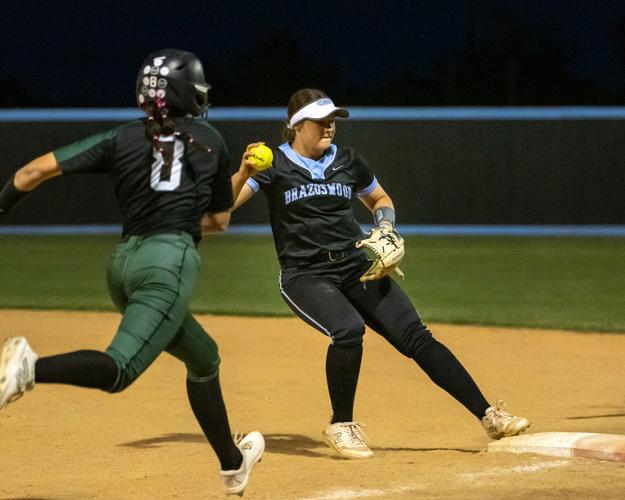 Lady Bucs claim back-to-back district titles | Sports | thefacts.com