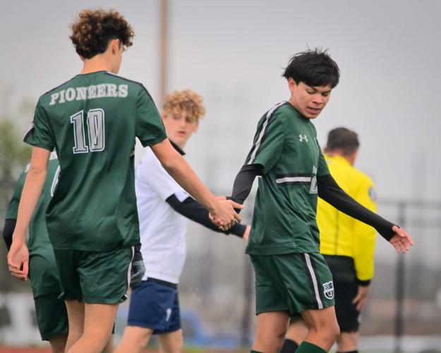 Iowa Colony sweeps Sweeny in soccer doubleheader | Sports | thefacts.com