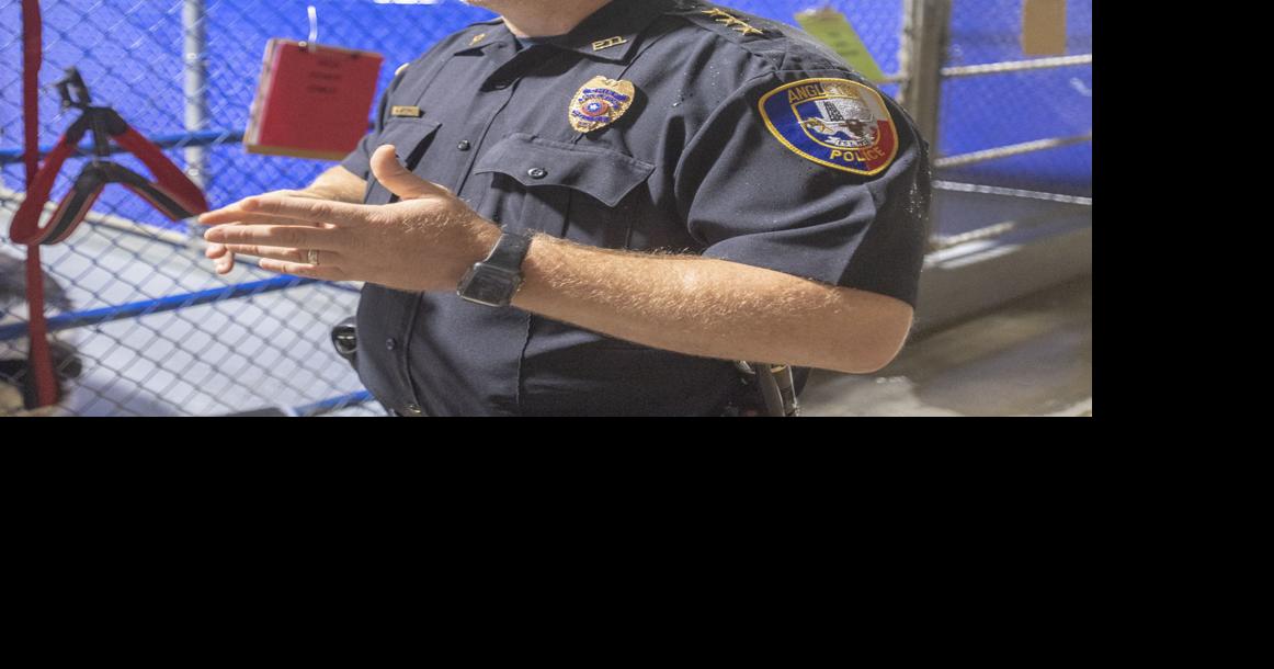 Former Angleton police chief praised | News | thefacts.com