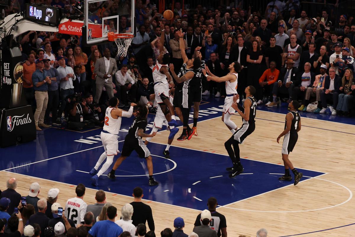 BASKETBALL-NBA-NYK-SAS/ | | thefacts.com