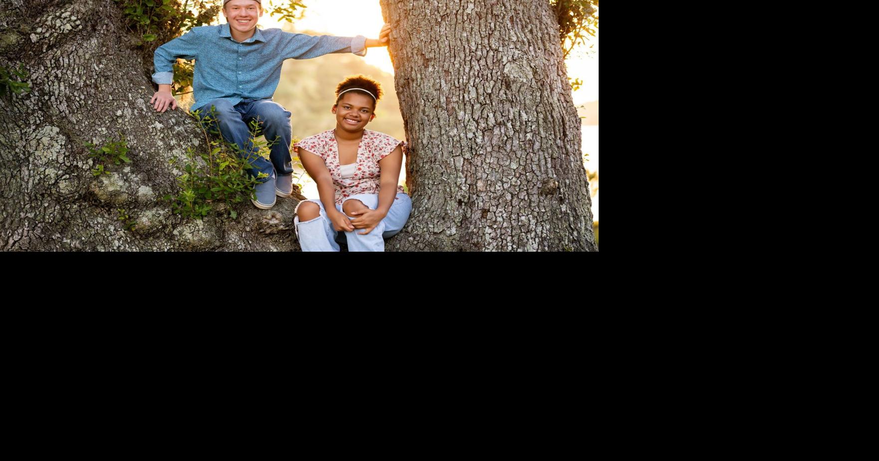 Local singing duo hits the stage together | Brazos Living | thefacts.com
