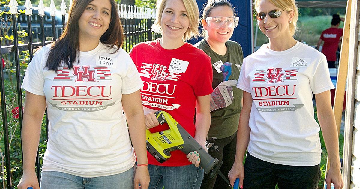 TDECU employees beautify Houston neighborhoods during UH Cleanup Day ...