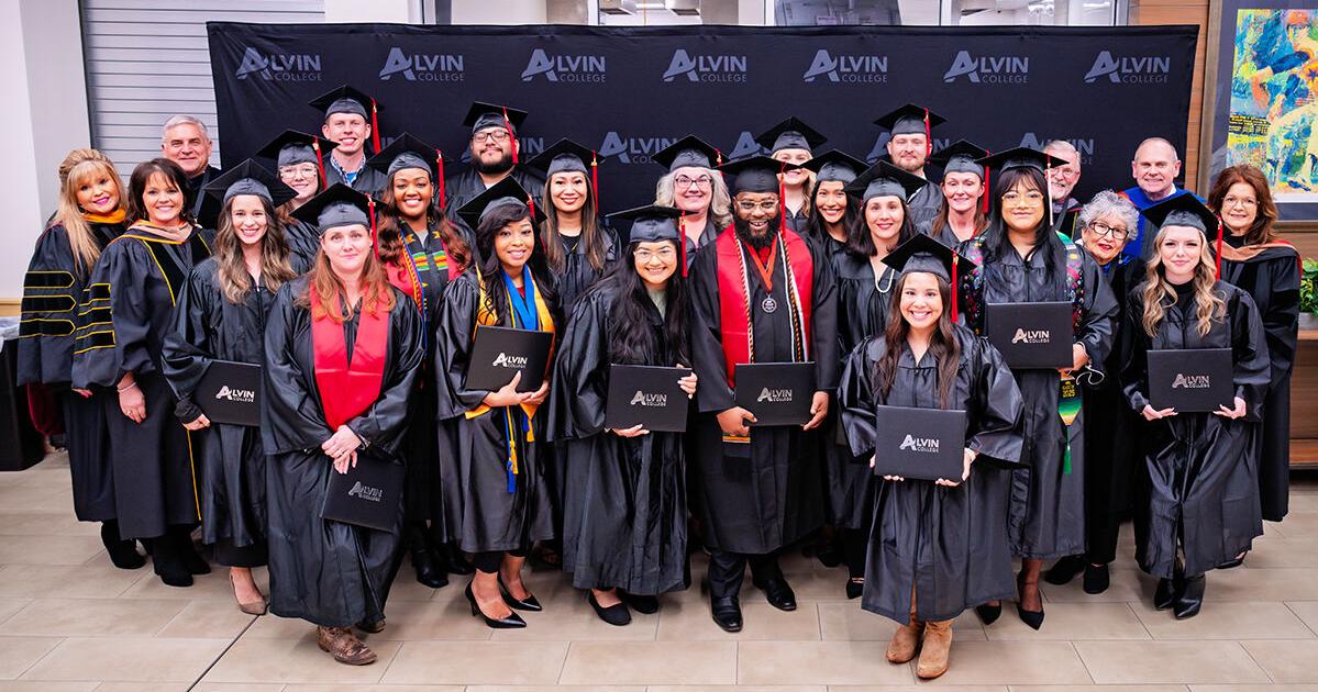 Alvin College awards first bachelor degrees | Community | thefacts.com