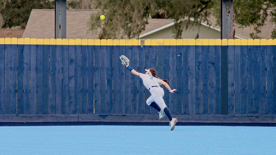 BATTLE OF THE BEST: Sweeny keeping it simple after 0-2 start | Sports ...