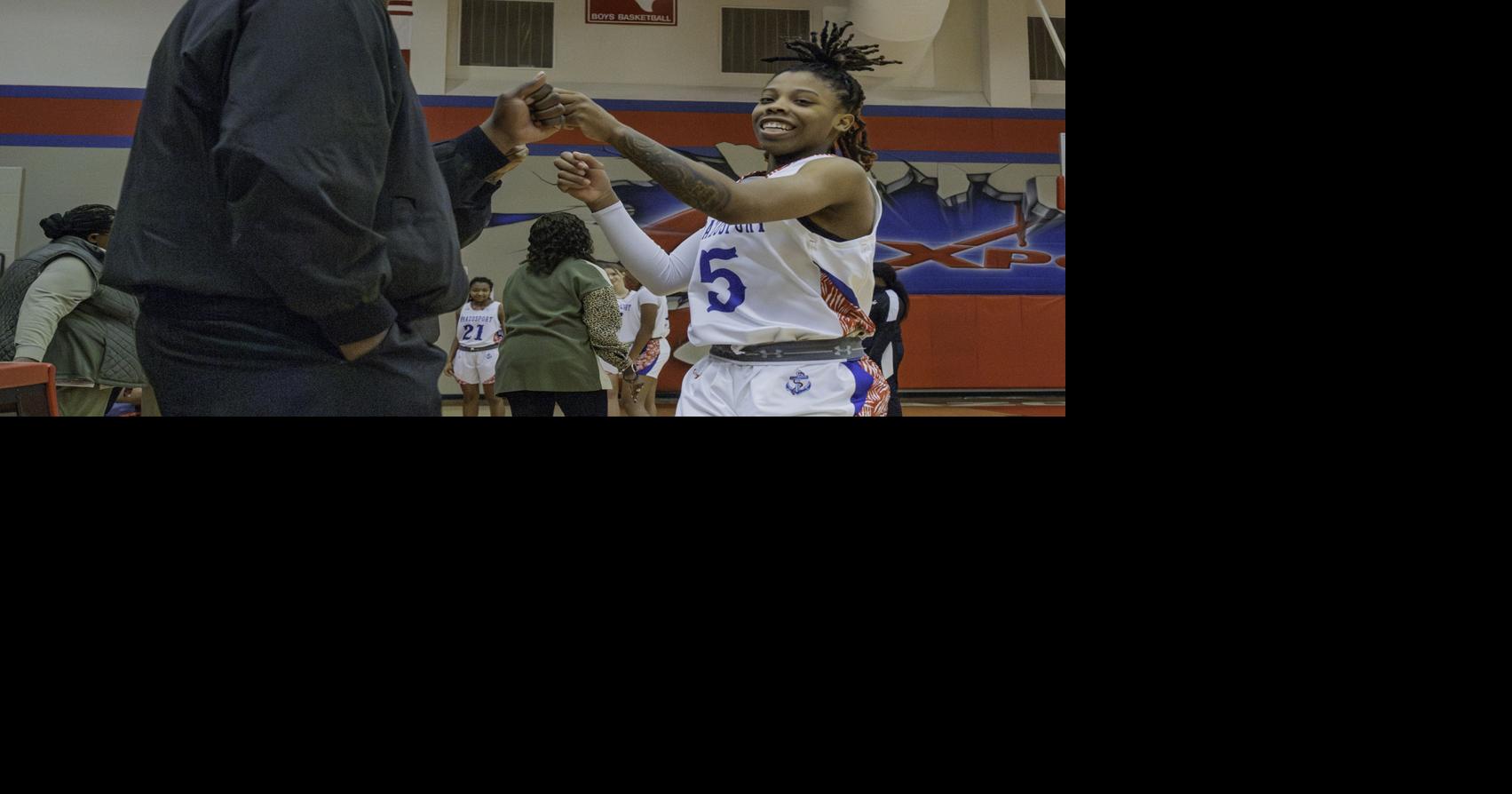 Ewells' big 3rd quarter propels B'port past Sweeny | Sports | thefacts.com