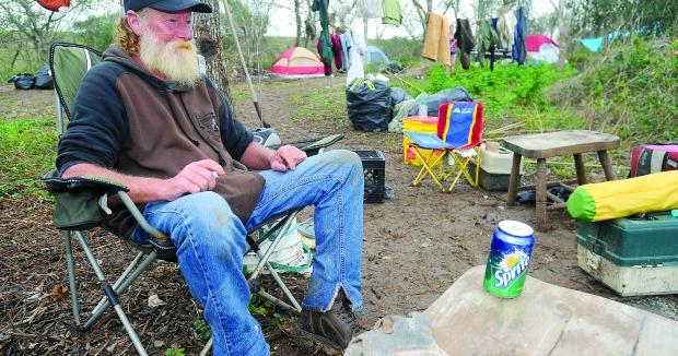 LIVING ON THE LEVEE: Homeless vet hopes to not lose his ‘home’ on ...