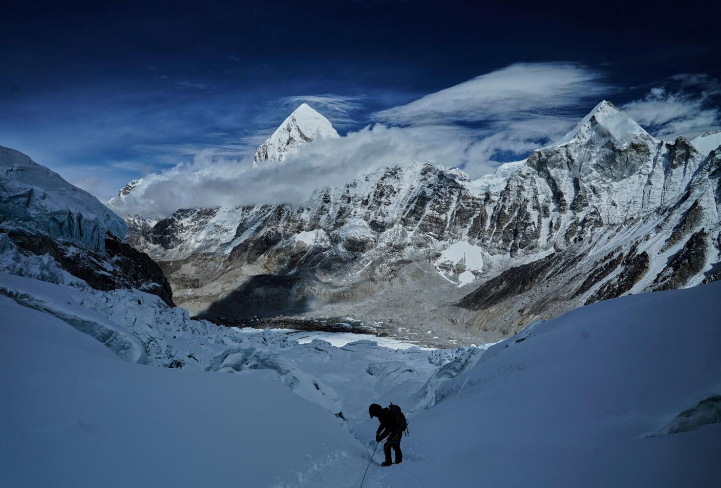 A massive, unstable ice block stalls Everest climbers at base camp ...