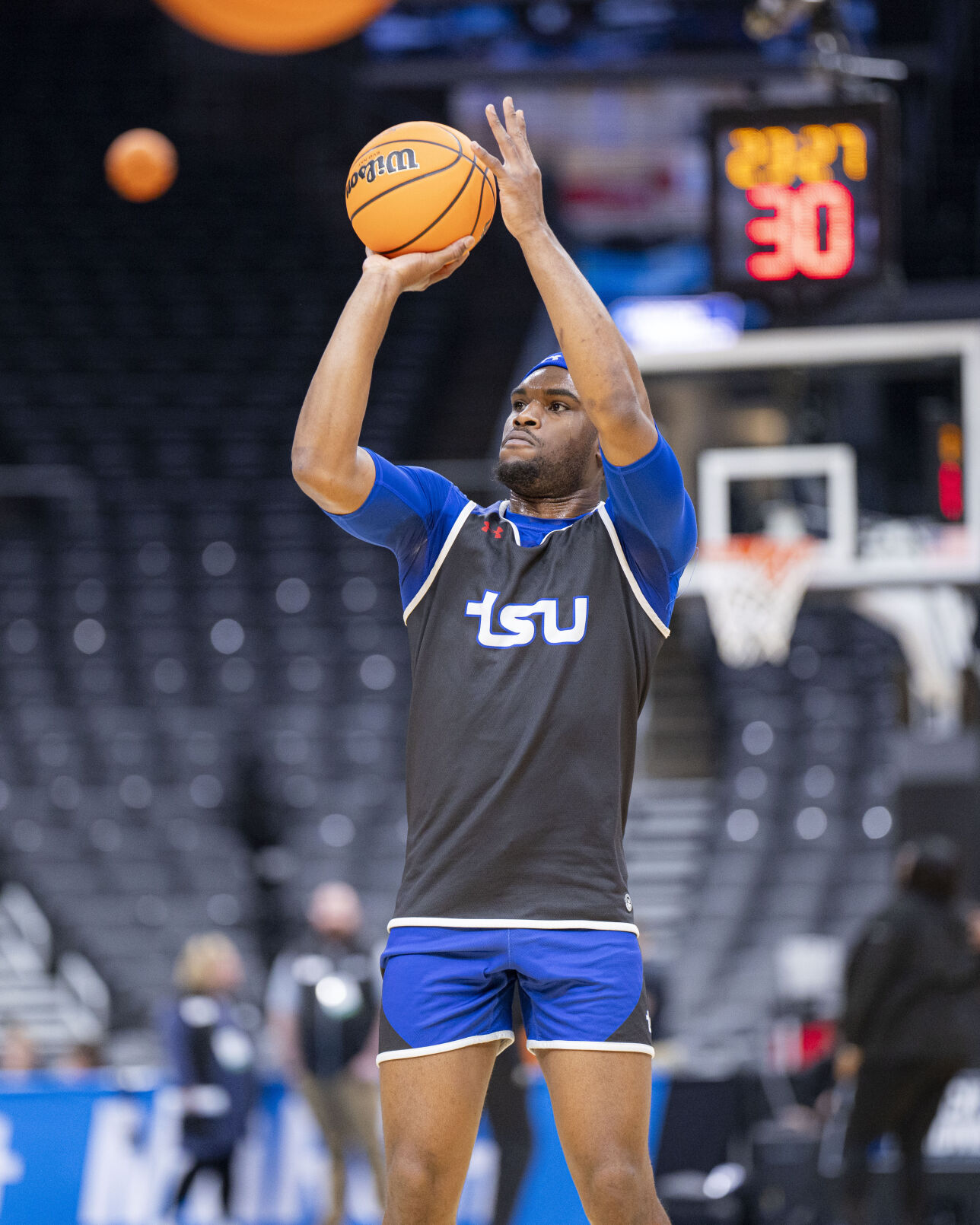 Photo Gallery: Iowa State and Tennessee State practice before the ...