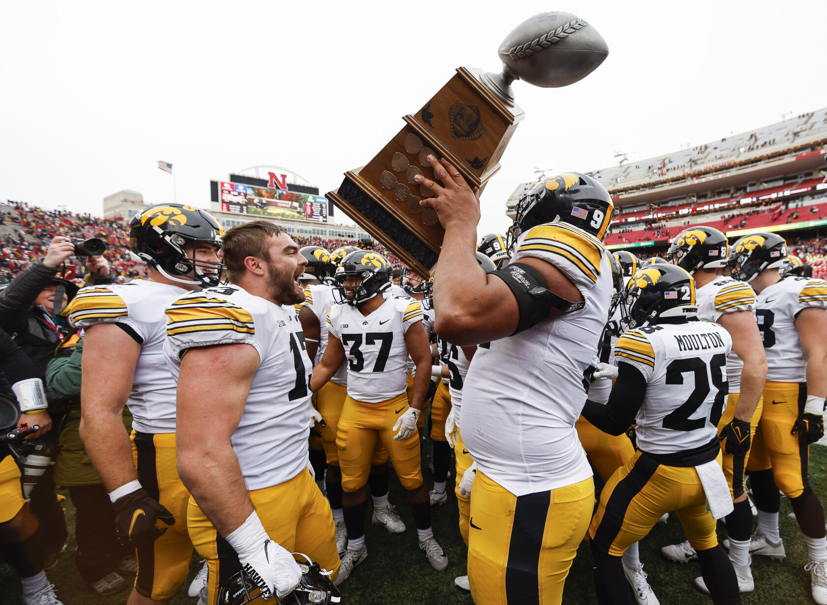 Live blog: Iowa Hawkeyes vs. Nebraska Cornhuskers football score, where ...