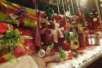 Families Helping Families collecting holiday presents for kids in ...