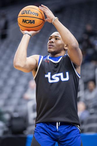 Photo Gallery: Iowa State and Tennessee State practice before the ...