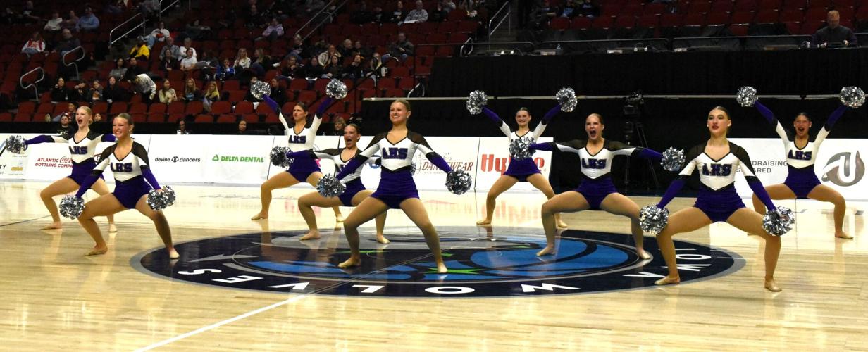 Alburnett, Iowa City Regina and Tipton compete in Pom Class VI at ISDTA ...