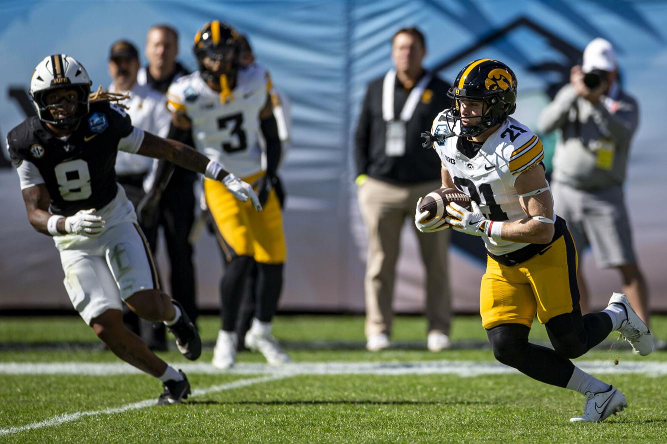 Former Hawkeye Kaden Wetjen joins the Pittsburgh Steelers amidst new ...