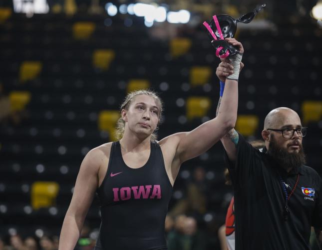 Ella Schmit shines in Iowa women’s wrestling For Her Duals title | Iowa ...