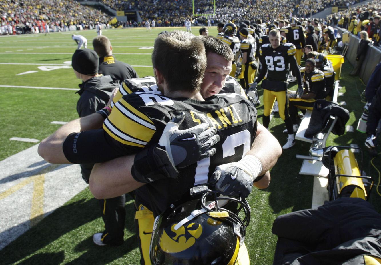 Former Hawkeye Bryan Bulaga to join Polish-American hall | Iowa ...
