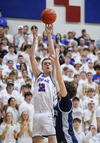 Boys’ basketball 2025-26: Cael LaFrentz gives Decorah a large presence ...