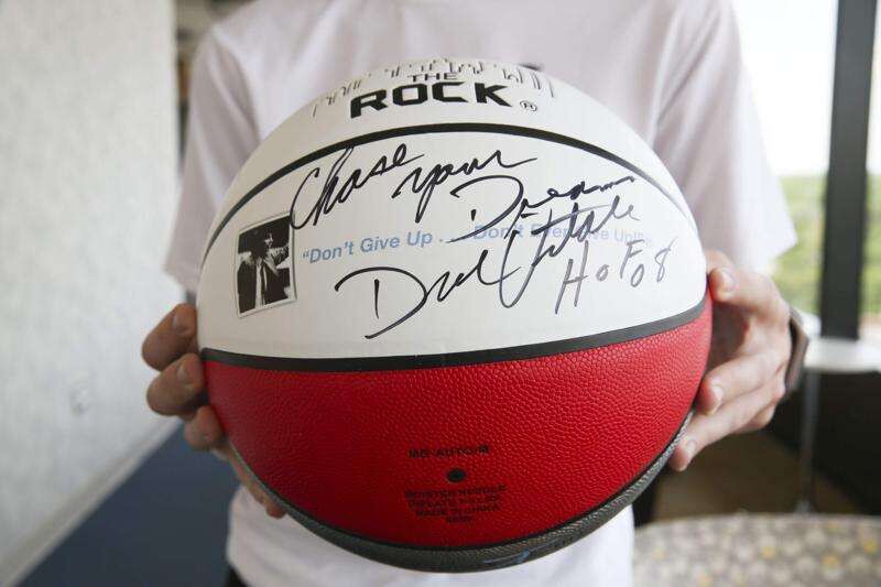 ‘Dickie V’ surprises University of Iowa cancer patients | Education ...
