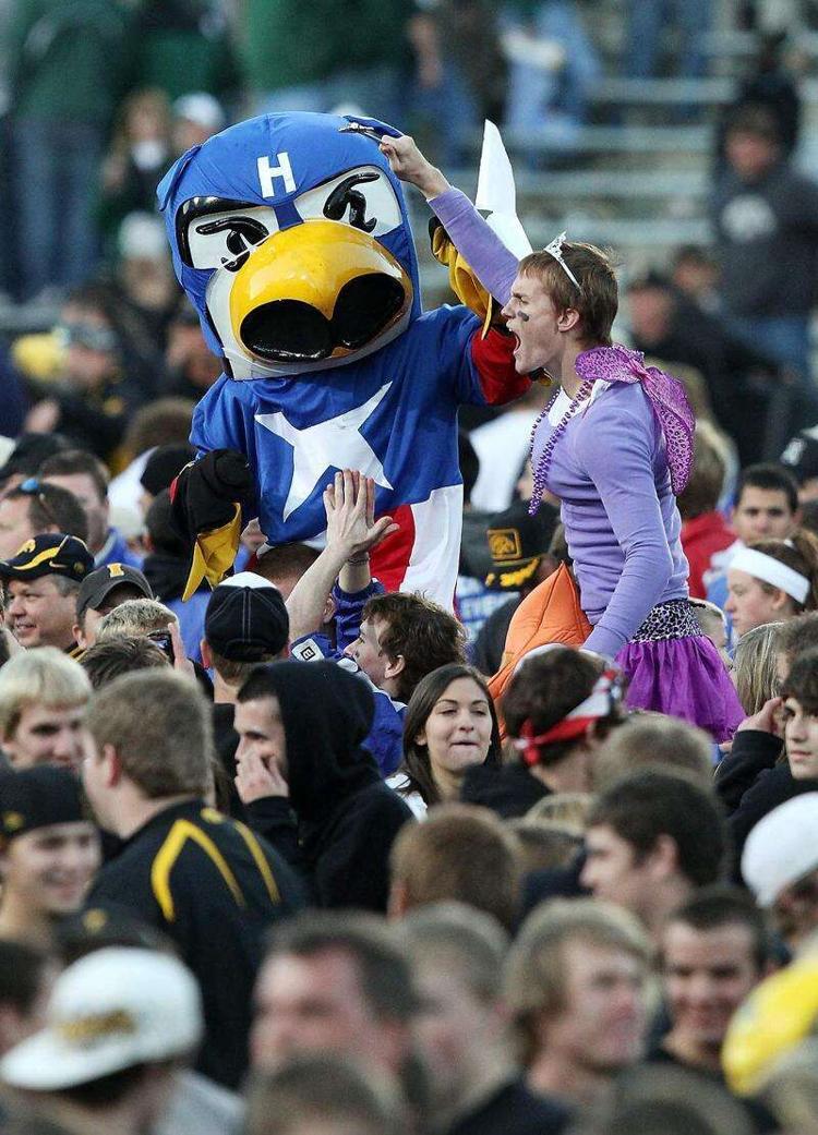 University of Iowa warns about Halloween costume decorum at Kinnick ...