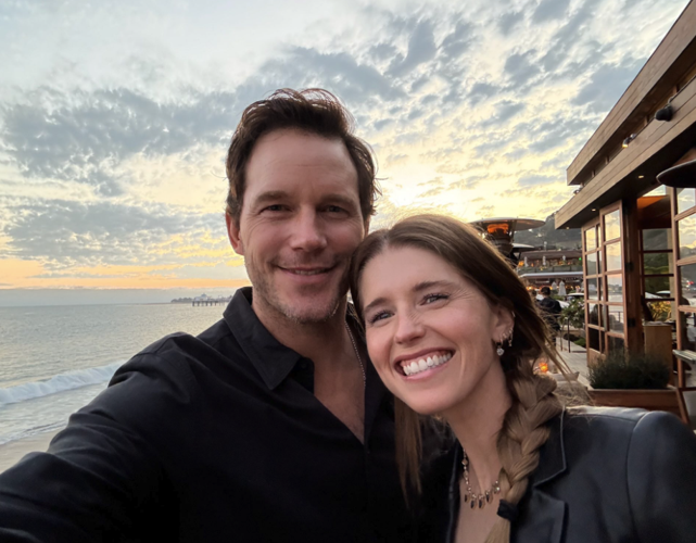 Chris Pratt gets giant Santa portrait from Schwarzenegger ...